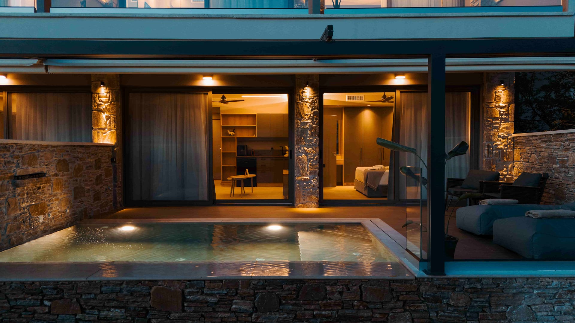 Suite with Private Pool - Ennea Muses Rooms & Suites